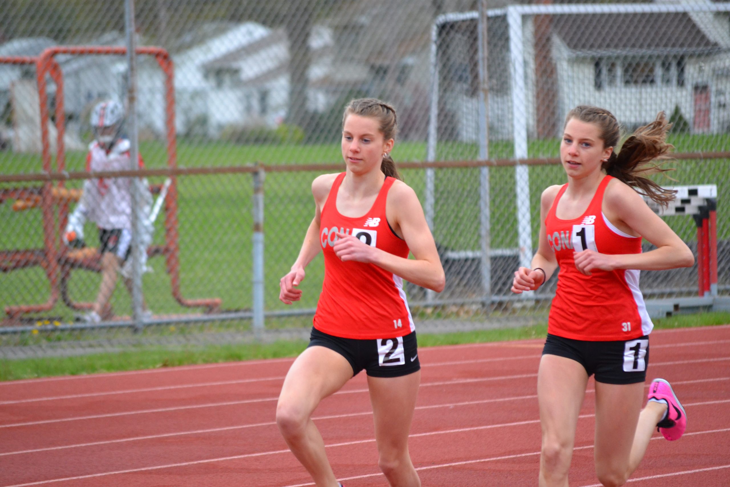 Sisters Tess And Liv Sherry Are Stride For Stride InThe Girls 3200 ...