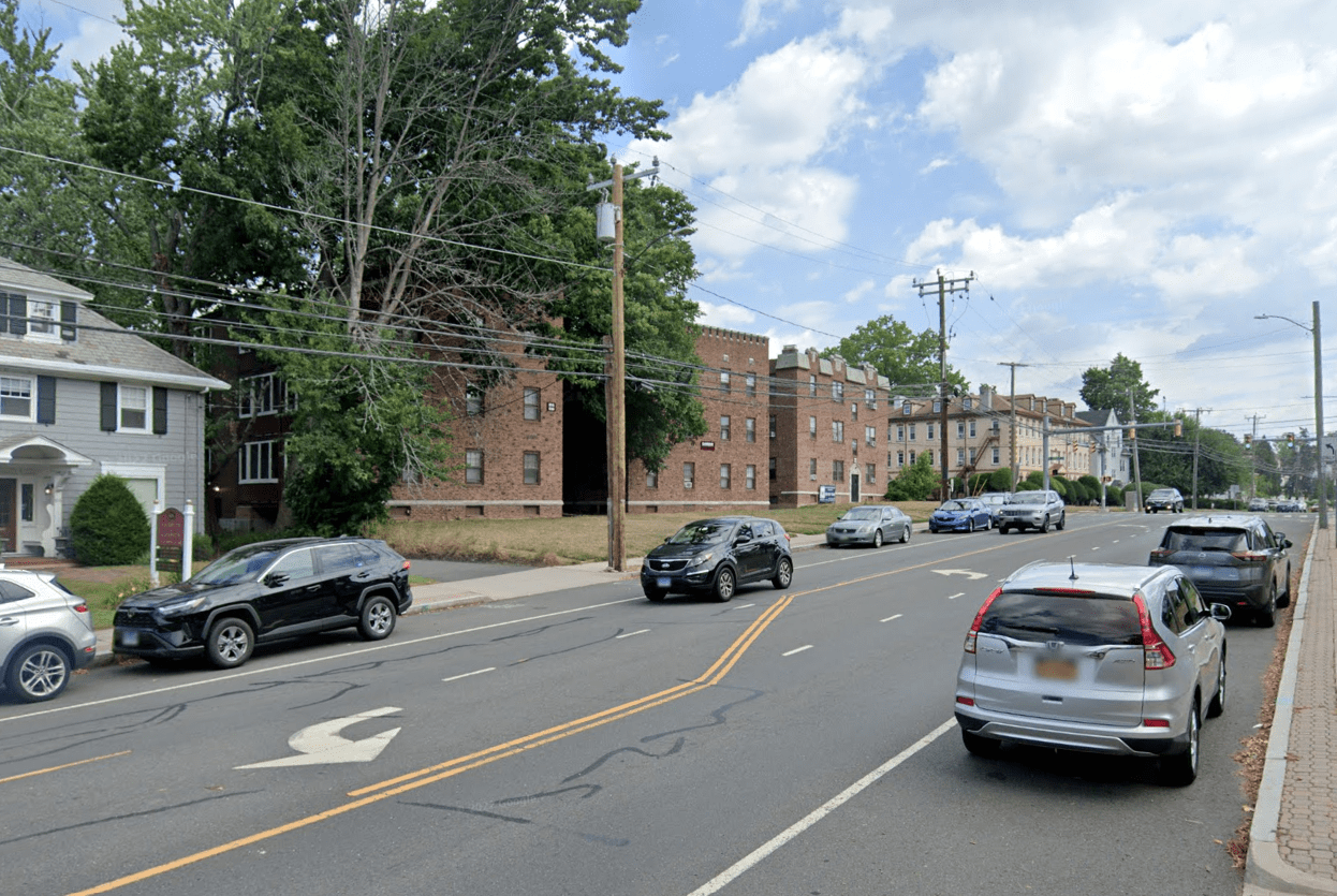 From the West Hartford Archives: Farmington Avenue Near Quaker Lane ...