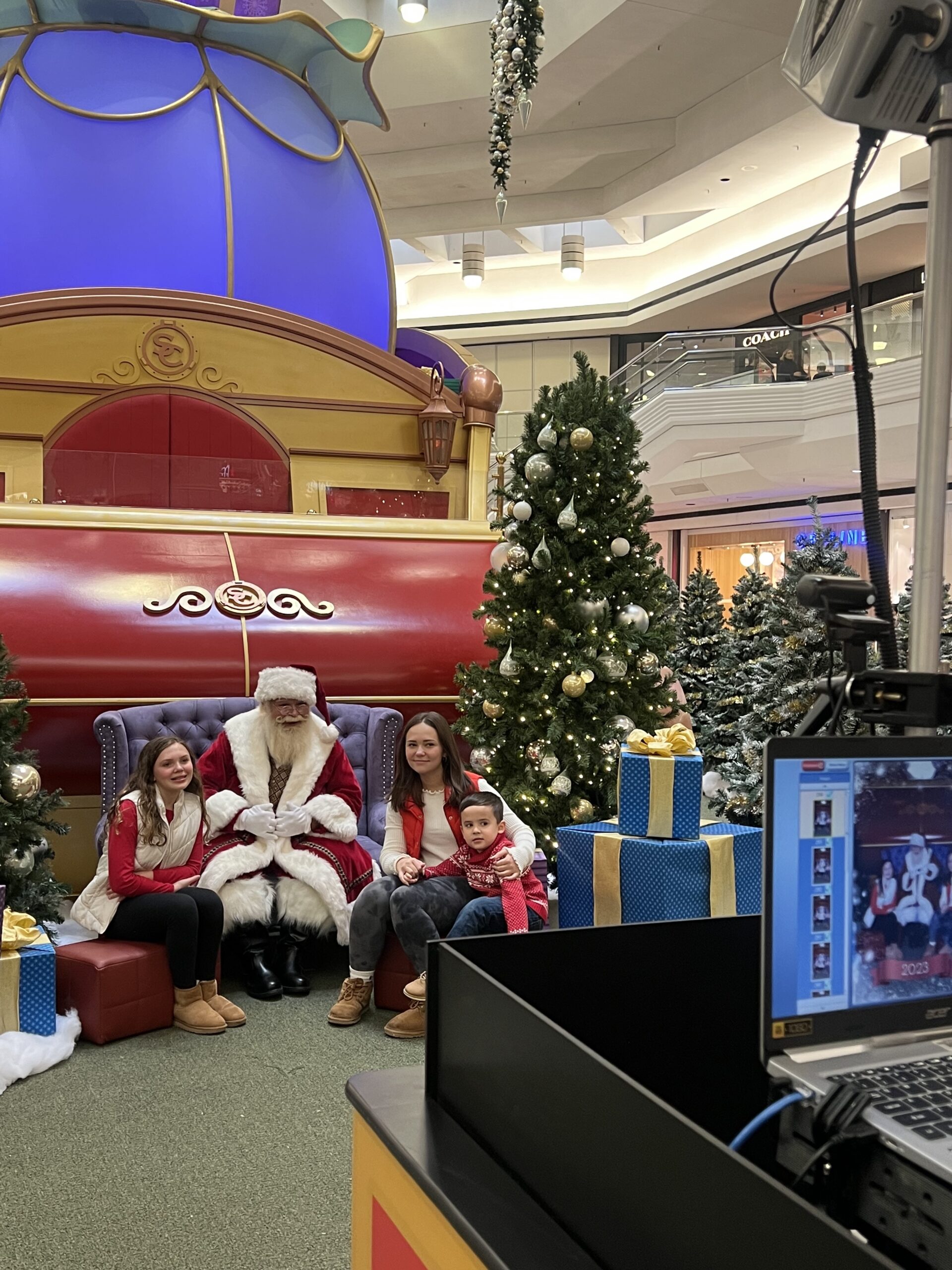 Holiday Season – and Santa – Arrive at Westfarms - We-Ha | West ...
