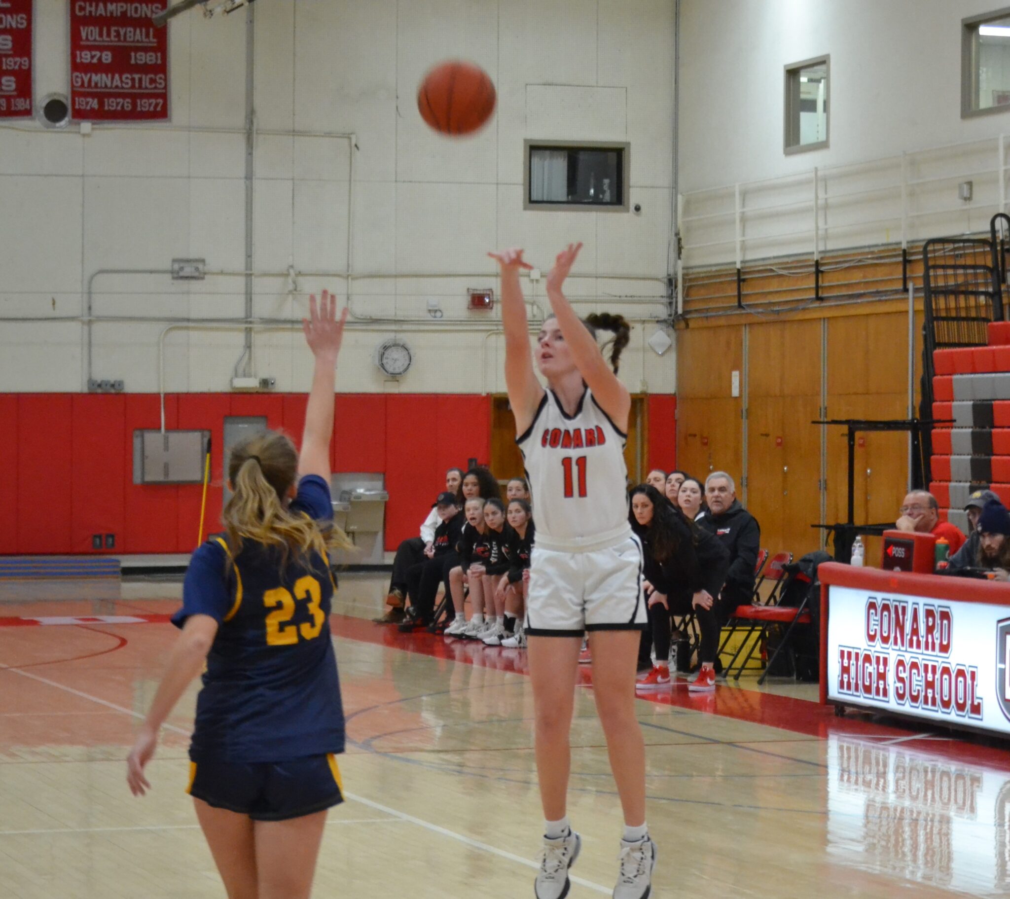 Simsbury Trojans Outlast Conard Red Wolves in Basketball Thriller - We ...