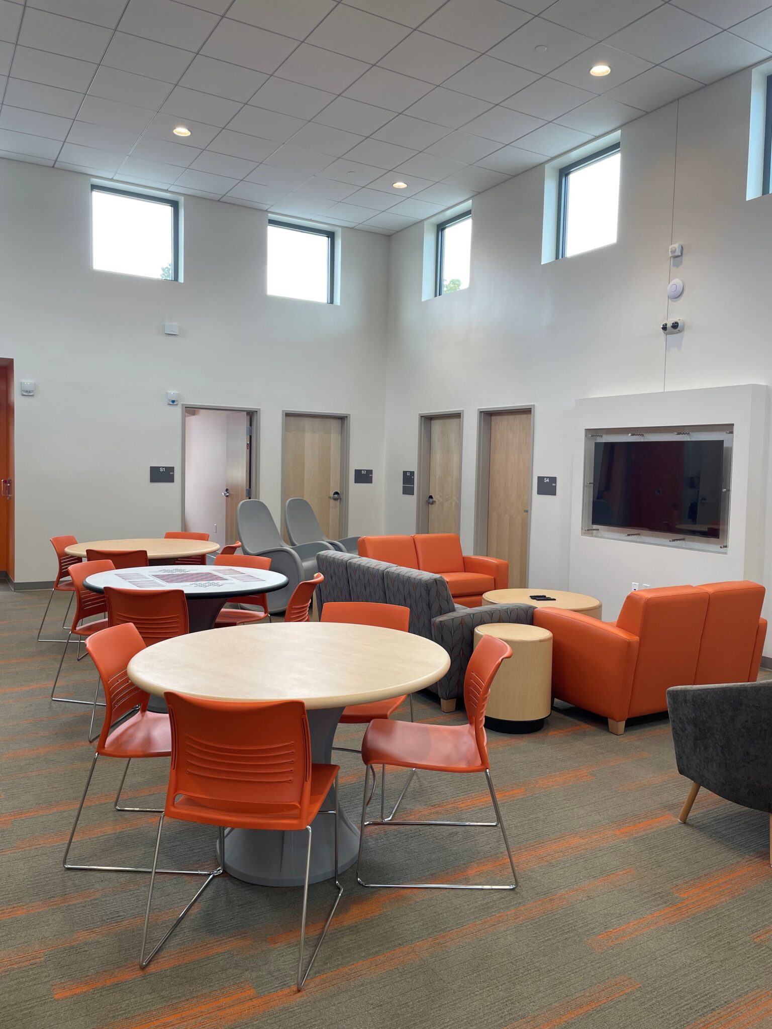 Sen. Murphy, Lt. Gov. Bysiewicz Celebrate Completion of New Dorms at ...