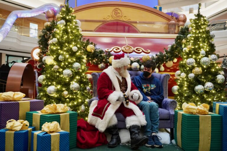 Santa Arrives to Usher in Holiday Season at Westfarms - We-Ha | West ...