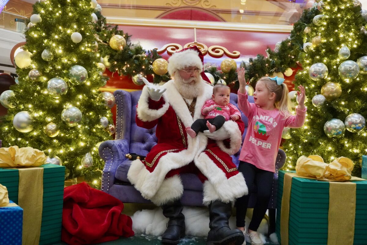 Santa Arrives to Usher in Holiday Season at Westfarms - We-Ha | West ...