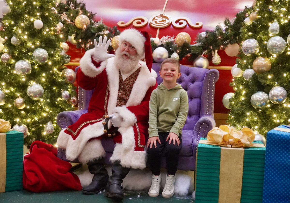 Santa Arrives to Usher in Holiday Season at Westfarms - We-Ha | West ...