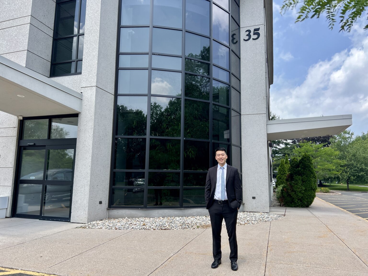 Renowned Spinal Surgeon Joins Local Practice - We-Ha | West Hartford News