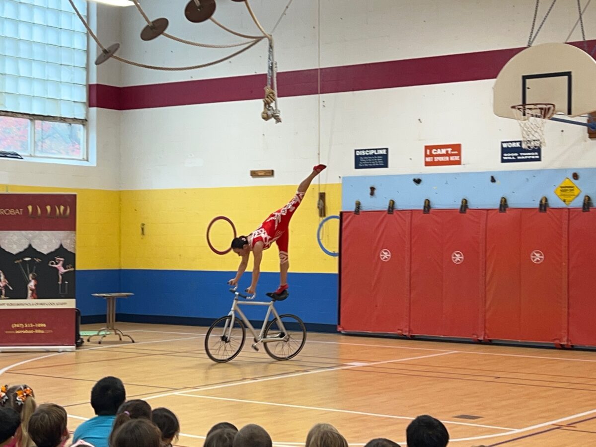 Chinese Acrobat Li Liu Brings Dazzling Performance to Norfeldt ...