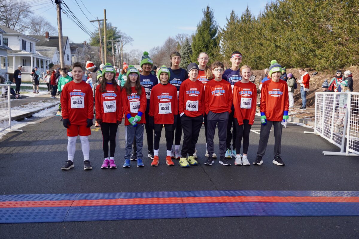 Runners Fill the Streets of West Hartford for Annual Blue Back Mitten ...