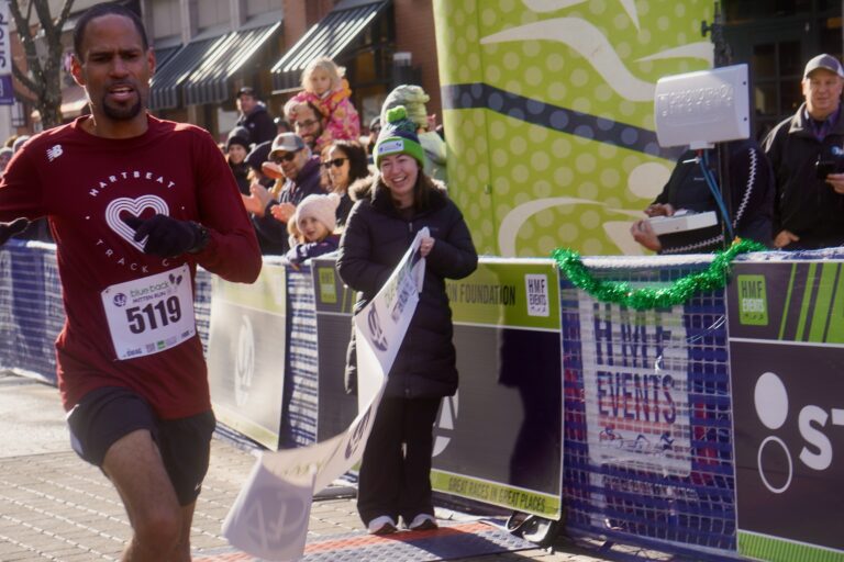 Runners Fill the Streets of West Hartford for Annual Blue Back Mitten ...
